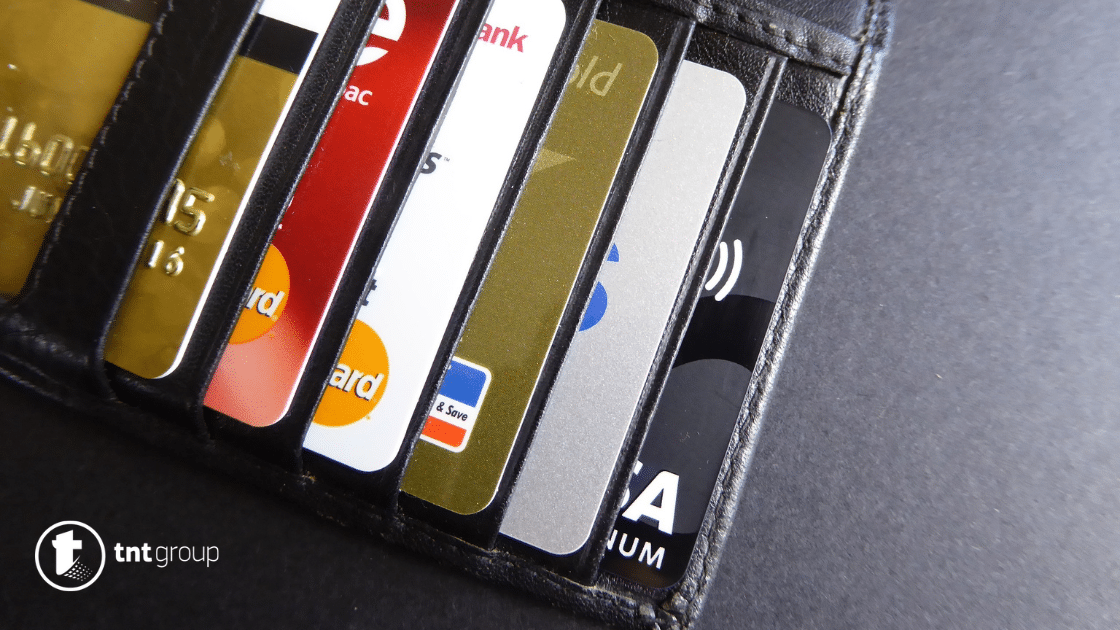 Šta je debitna kartica? 6 razlika između kreditne i debitne
